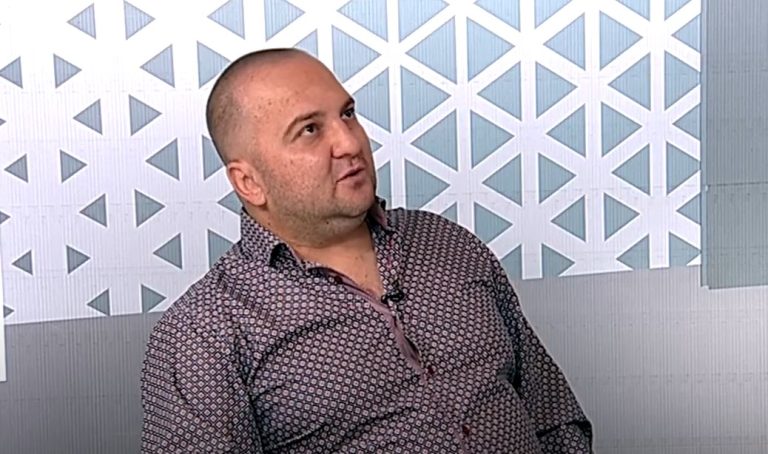 Кој е вистинскиот Кнеле, идолот на овдешниот: Го убија во хотел, на ...