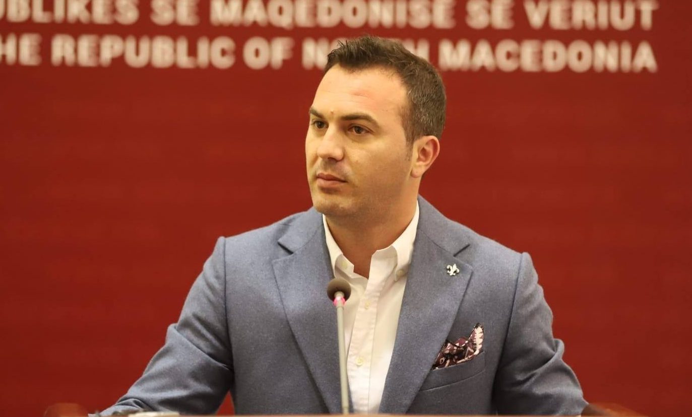 Адеми: Владата сака да го насочи гневот на јавноста кон барање ...