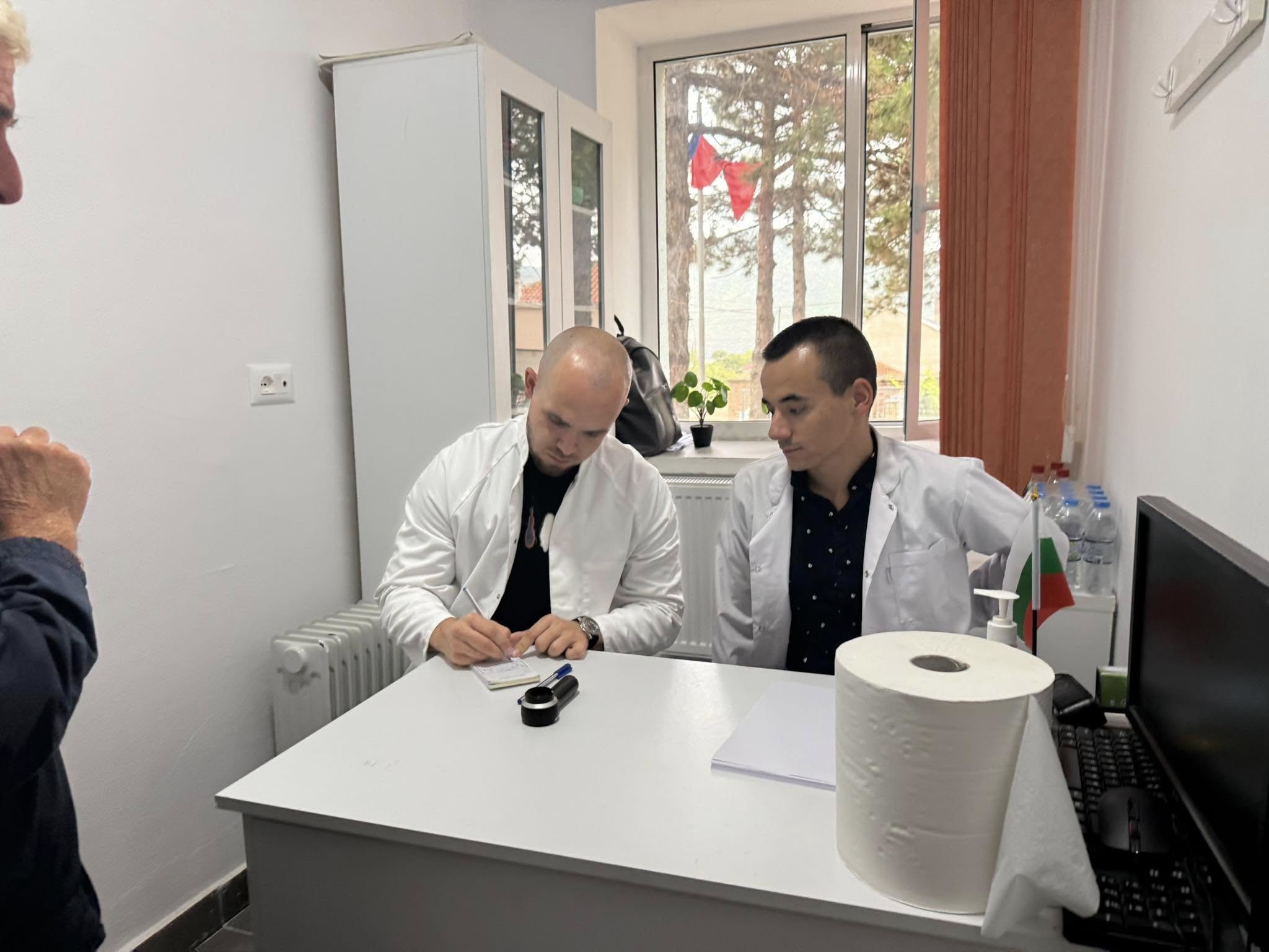 Бугарски лекари со бесплатни прегледи во Пустец – си поставија бугарско ...